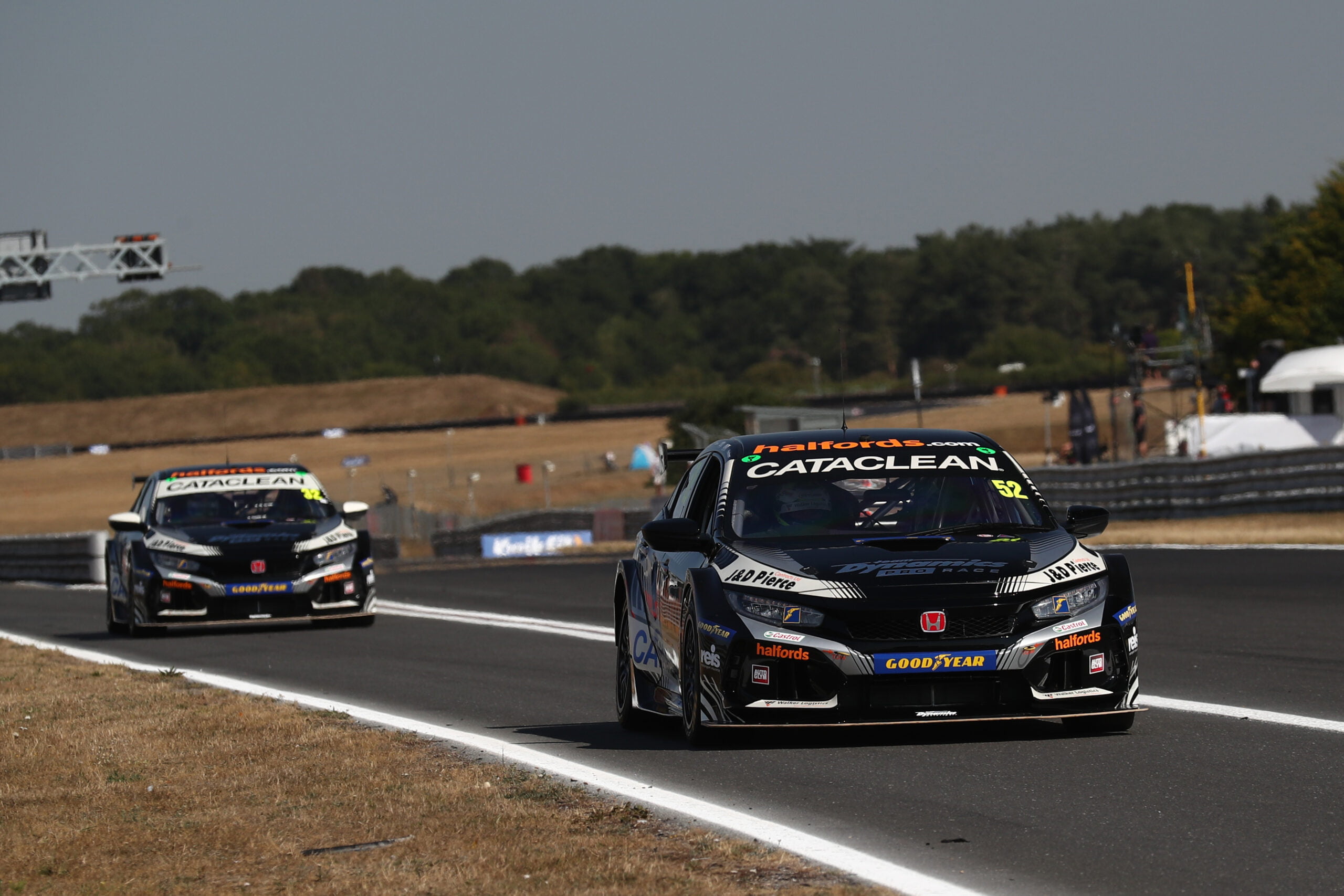 QUALIFYING DAY IN PICTURES: SNETTERTON • BTCC