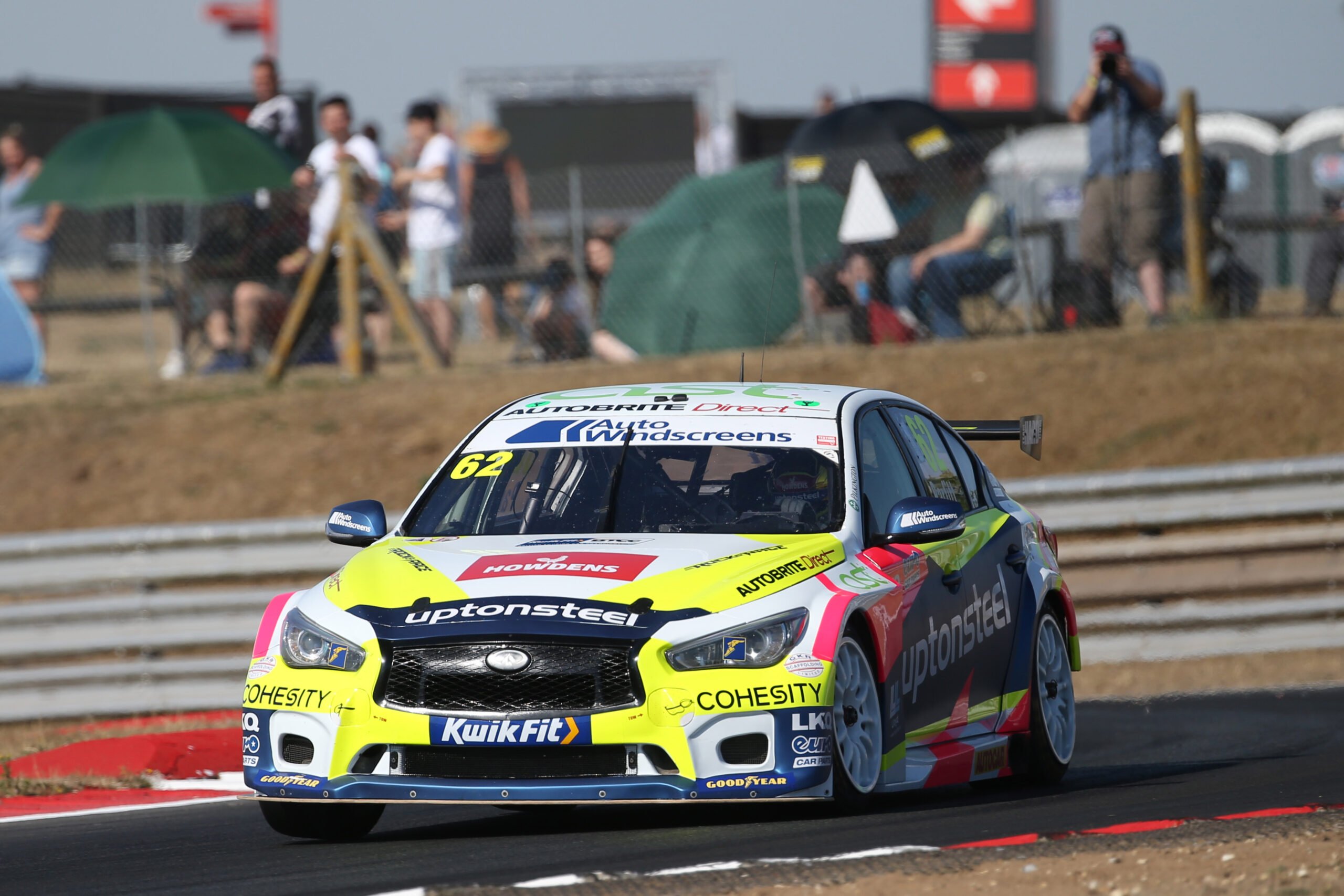 QUALIFYING DAY IN PICTURES: SNETTERTON • BTCC