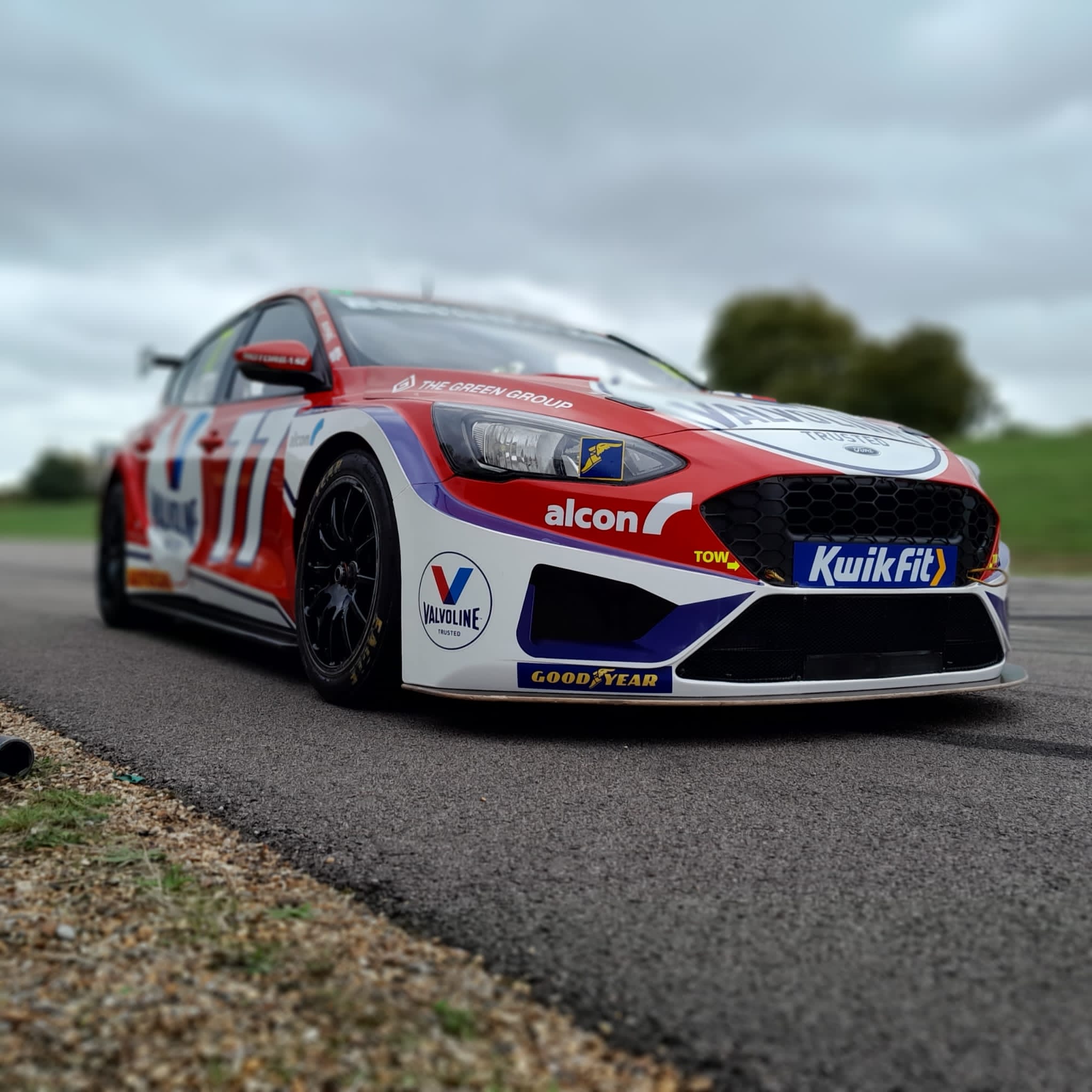 APEC RACING WITH BEAVIS MORGAN REVEALS ICONIC BRANDS HATCH LIVERY • BTCC