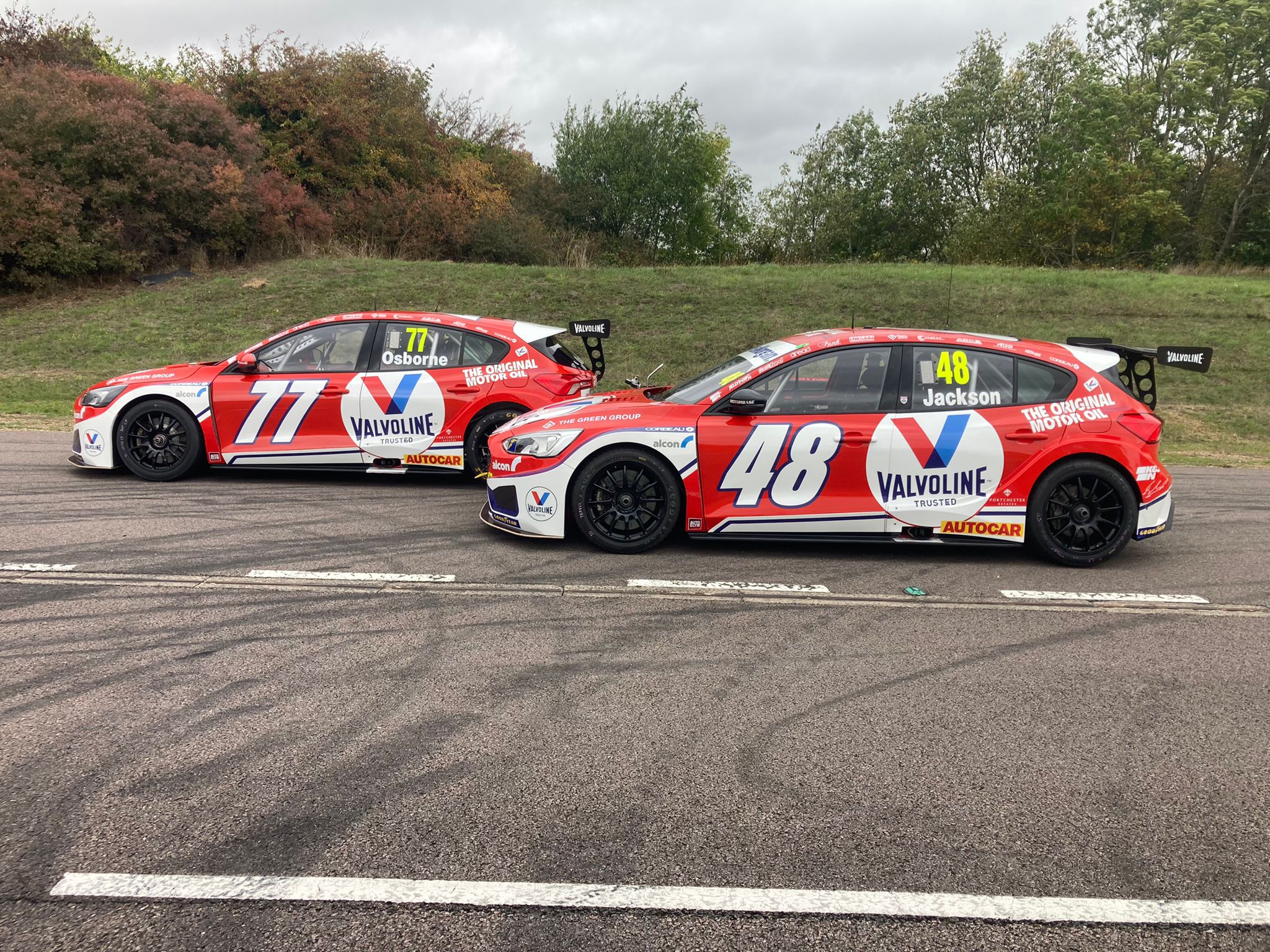 APEC RACING WITH BEAVIS MORGAN REVEALS ICONIC BRANDS HATCH LIVERY • BTCC